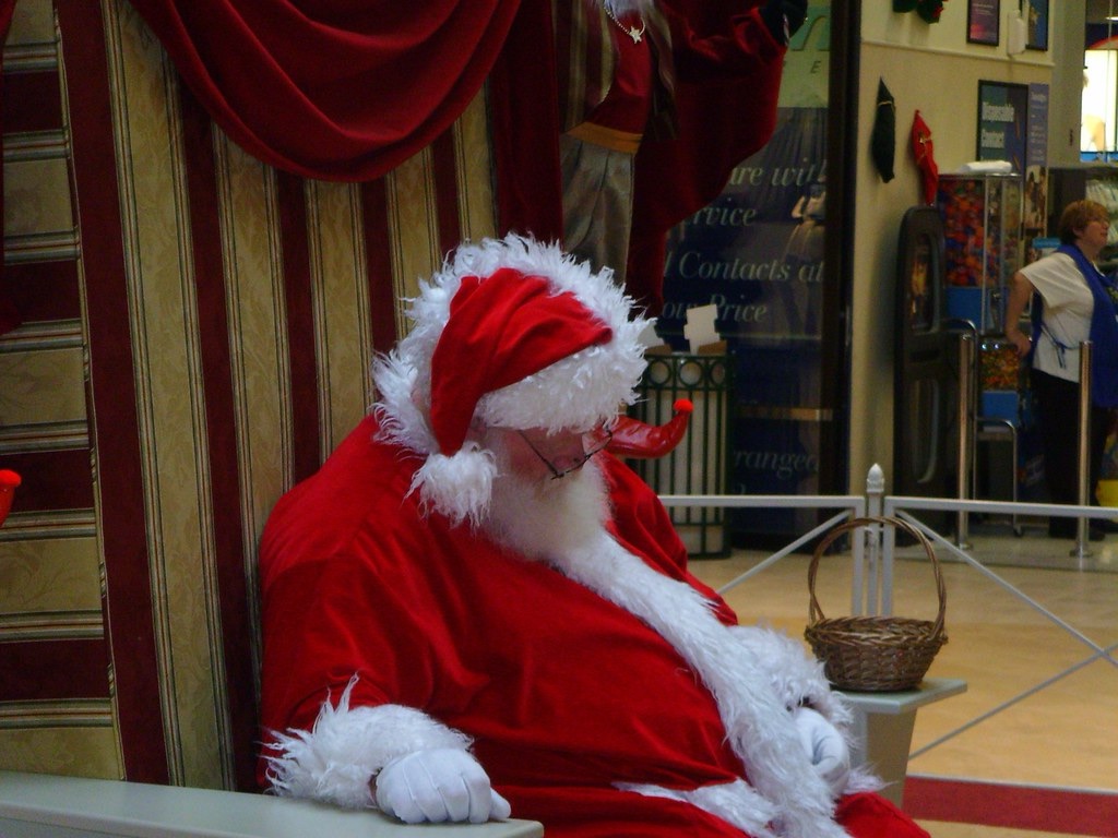 Friday Night at the Mall – Legionwriter